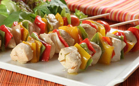 Cómo prepara los pinchos de pollo